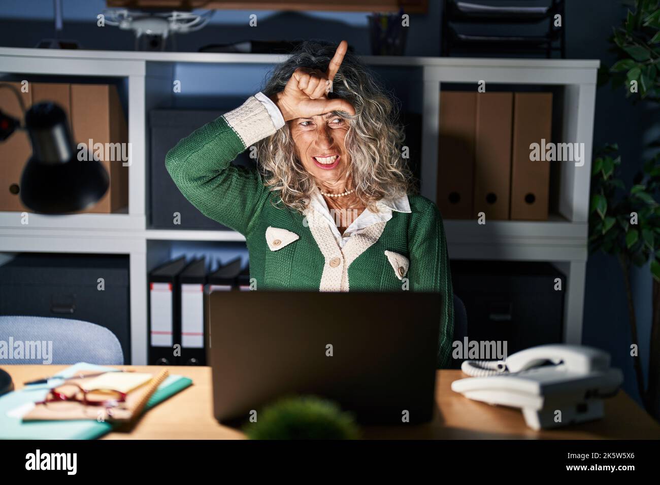 Loser hand gesture computer hi-res stock photography and images - Alamy