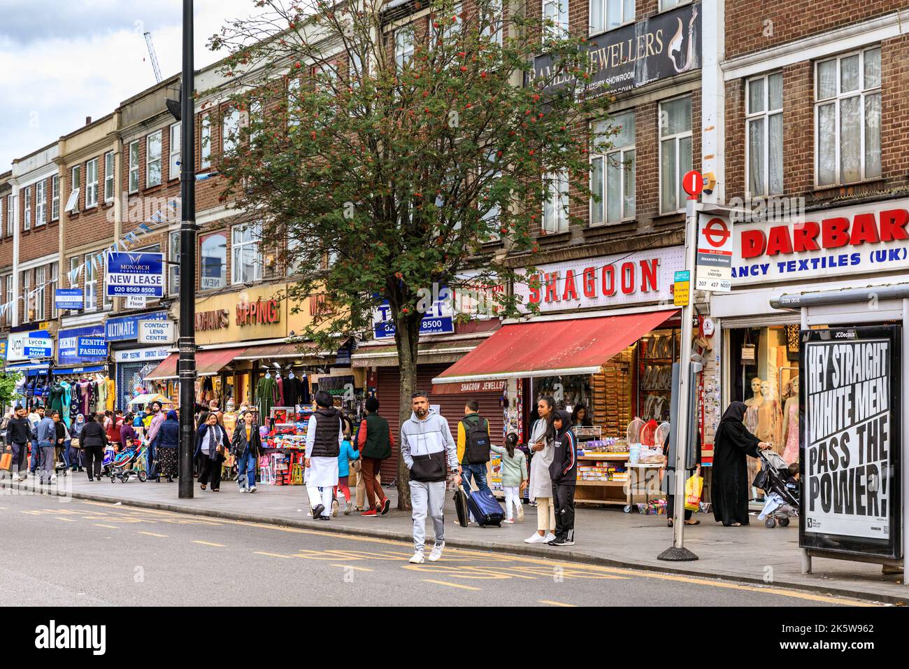 Punjabi, Indian and Asian shops and people shopping in Southall High ...