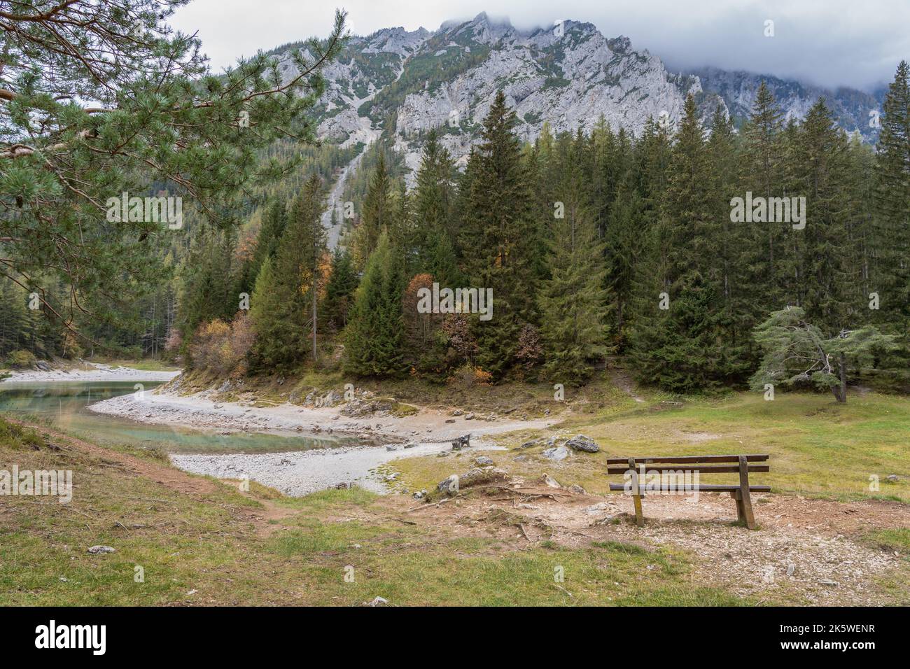 Gruner see austria bench hi-res stock photography and images - Alamy