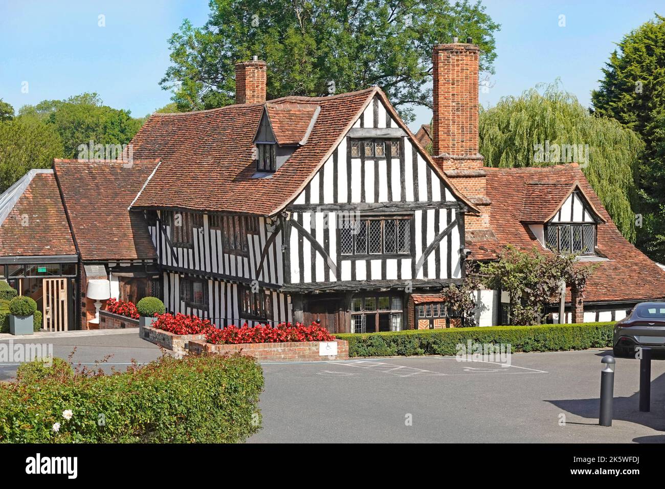 Talbooth restaurant hi-res stock photography and images - Alamy