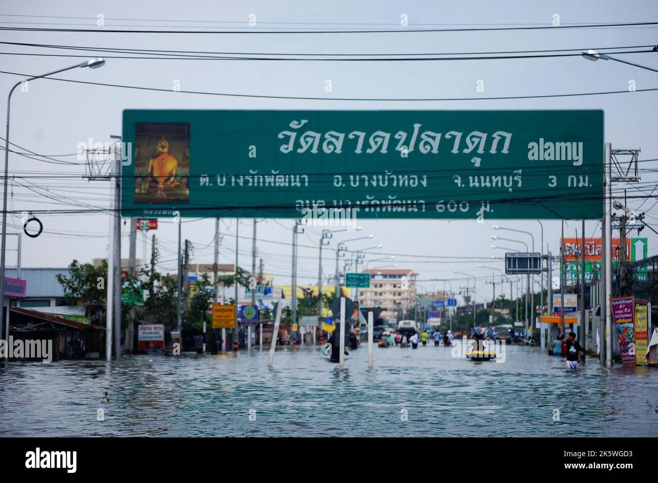 Thai people natural disaster hi-res stock photography and images - Alamy