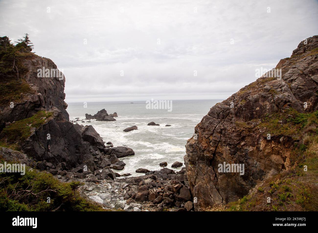 Rugged shore line of Northern California Stock Photo - Alamy
