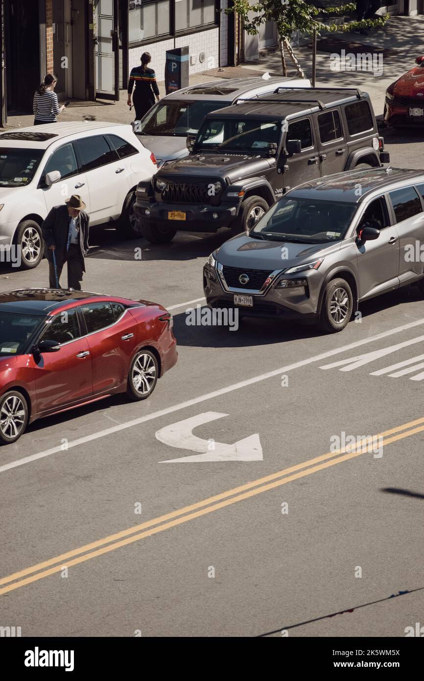 Vertical old man crossing hi-res stock photography and images - Alamy