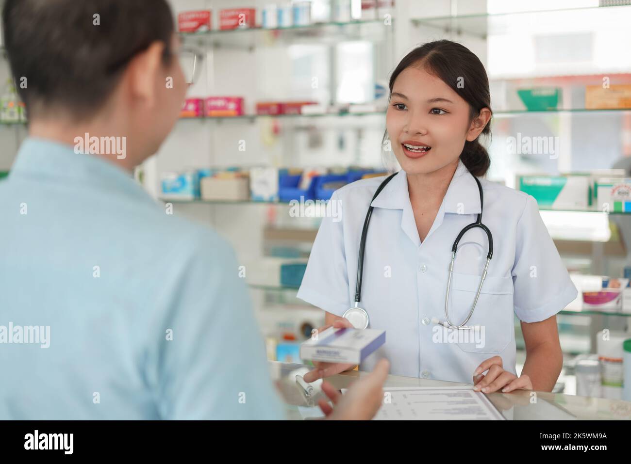 Pharmacist patient medication explain hi-res stock photography and images - Alamy