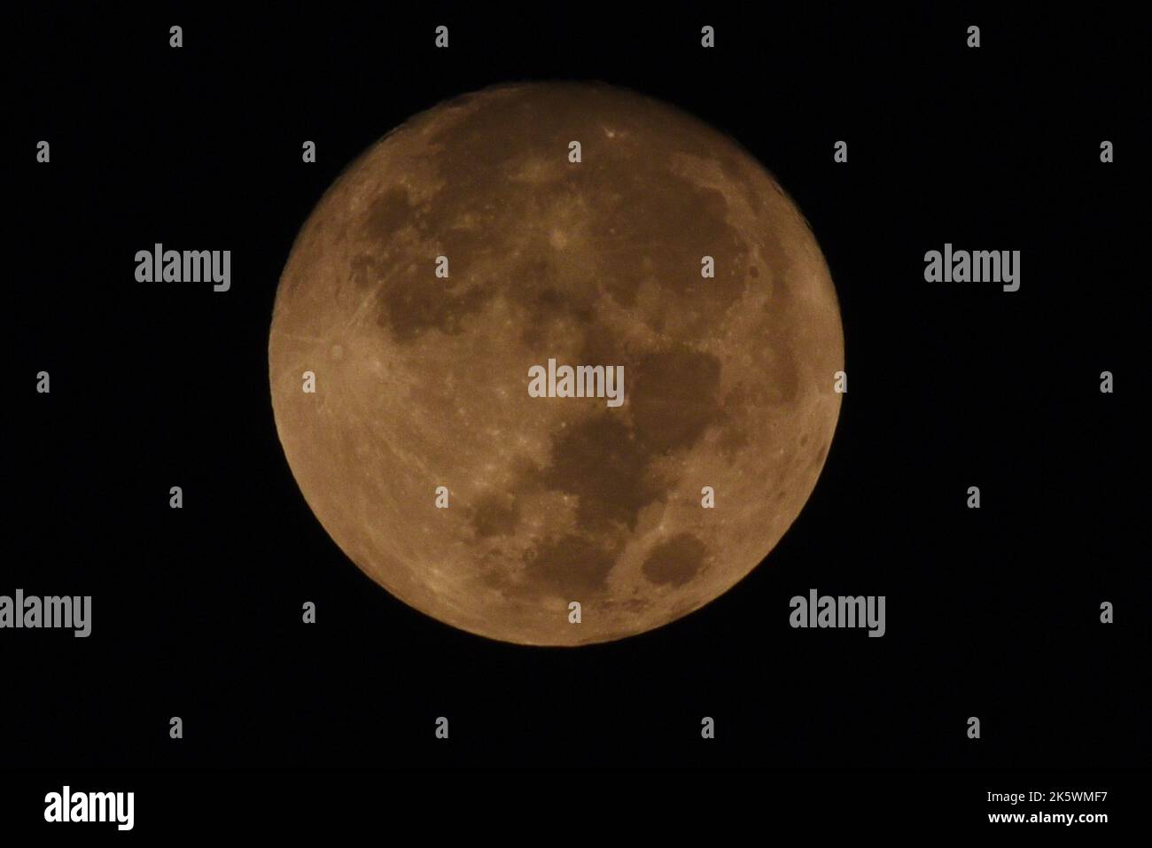 Moon path across sky hi-res stock photography and images - Alamy