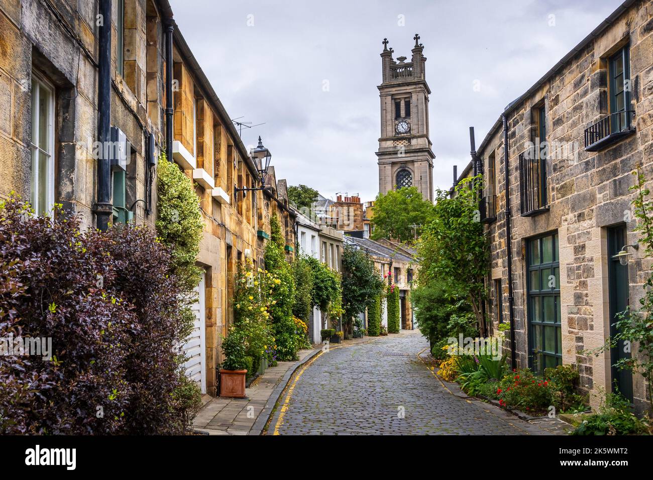 Circus Lane Edinburgh with St Stephen's Church Tower in background ...