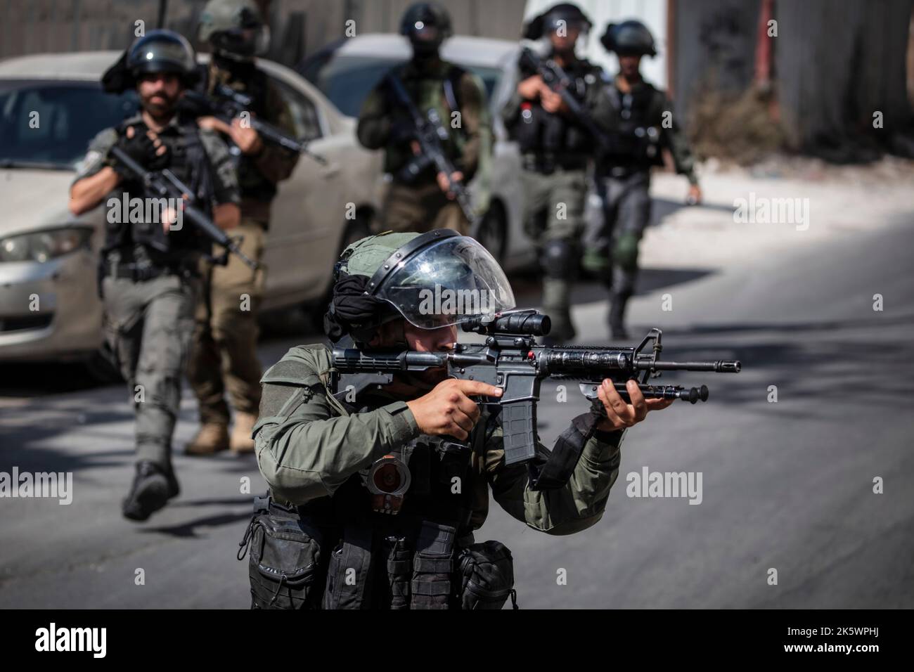 Jerusalem, Israel. 10th Oct, 2022. Israeli soldiers patrol Shuafat ...