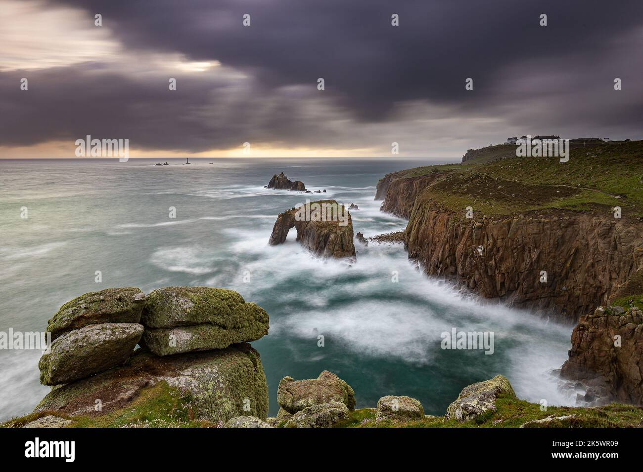 Lands End at sunset, Pordenack Point with Enys Dodnan Arch and ...