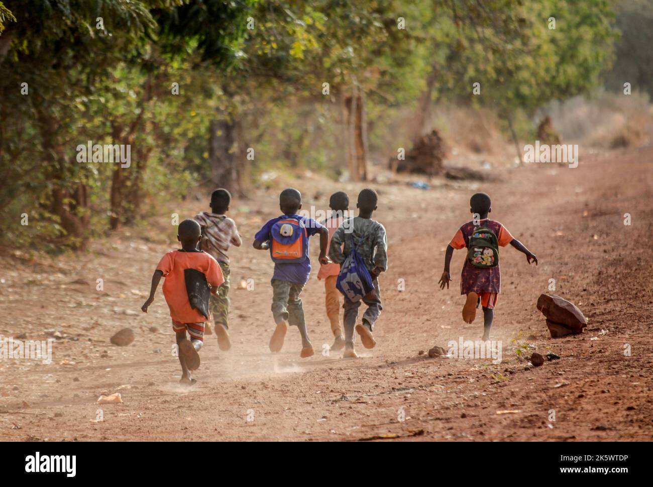 children going to school in Africa Mali Bamako Stock Photo - Alamy