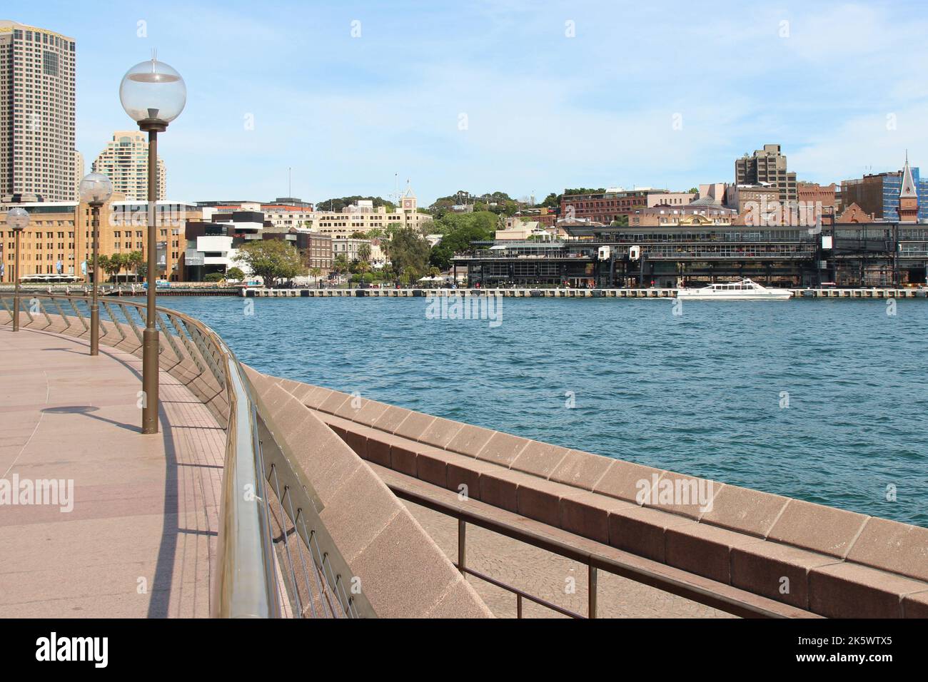Quai circular hi-res stock photography and images - Alamy