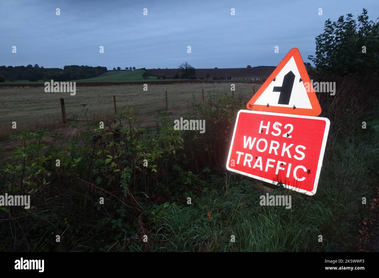 HS2 high speed rail network road sign. Chipping Warden ...