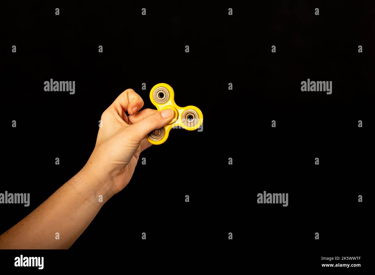 Child playing with a spinning fidget toy Stock Photo - Alamy