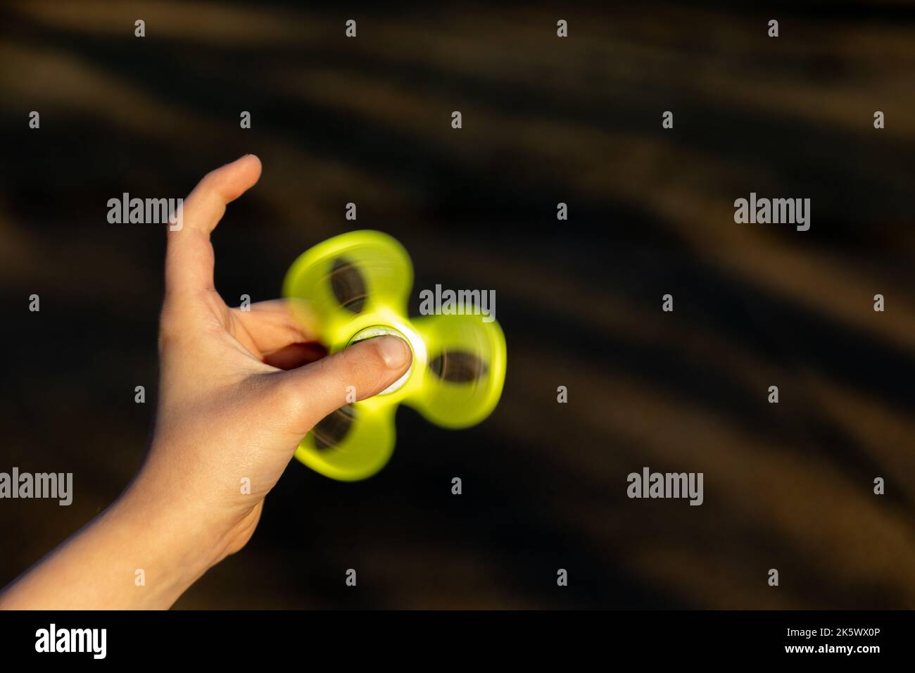 child playing with a spinning fidget toy Stock Photo - Alamy