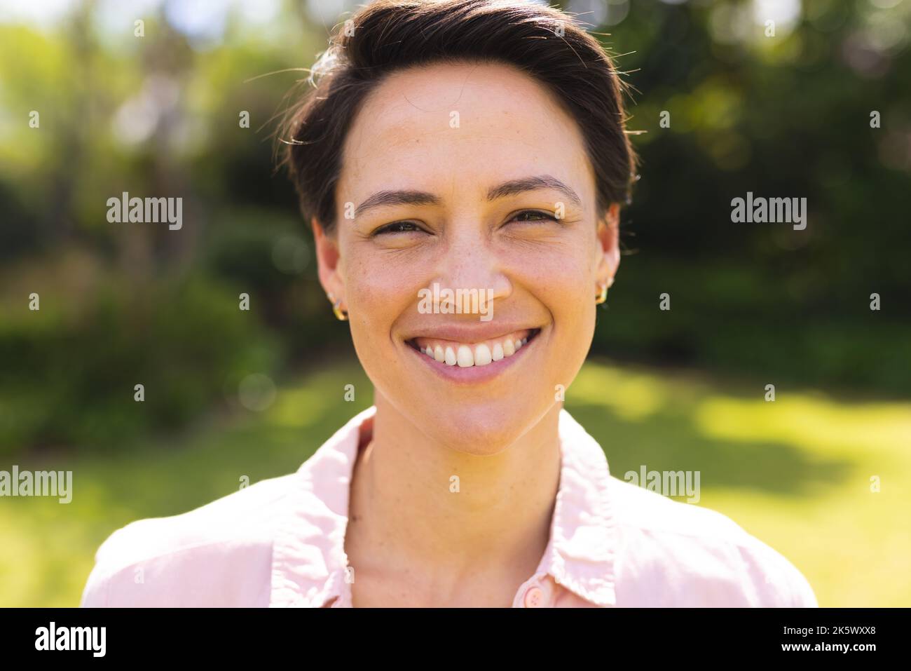 Women wearing blue shirt hi-res stock photography and images - Alamy