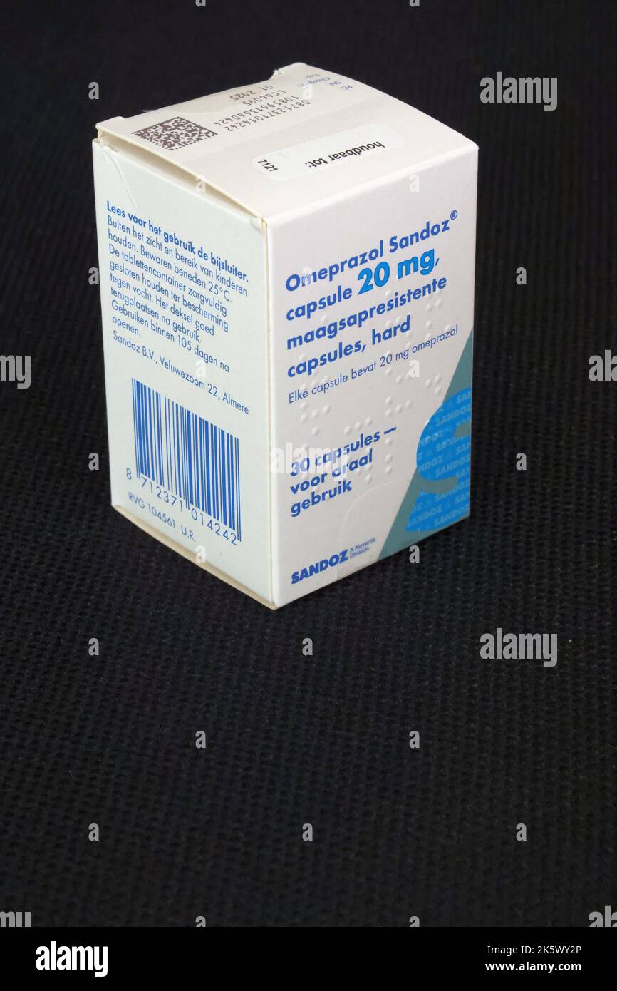 Photo of package of omeprazole capsules ("omeprazol" in dutch ...