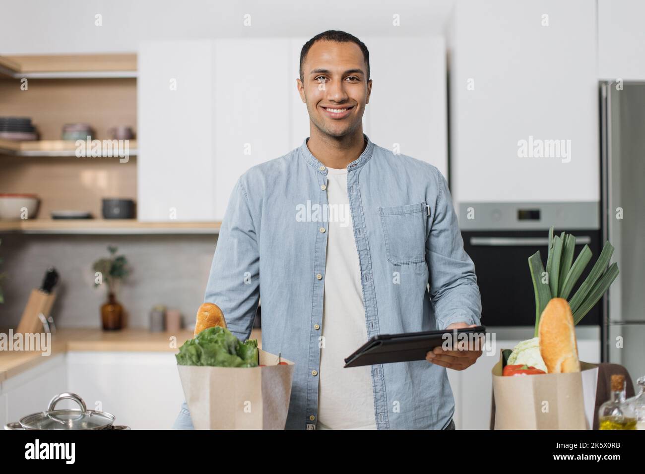 Arabic male menu hi-res stock photography and images - Alamy