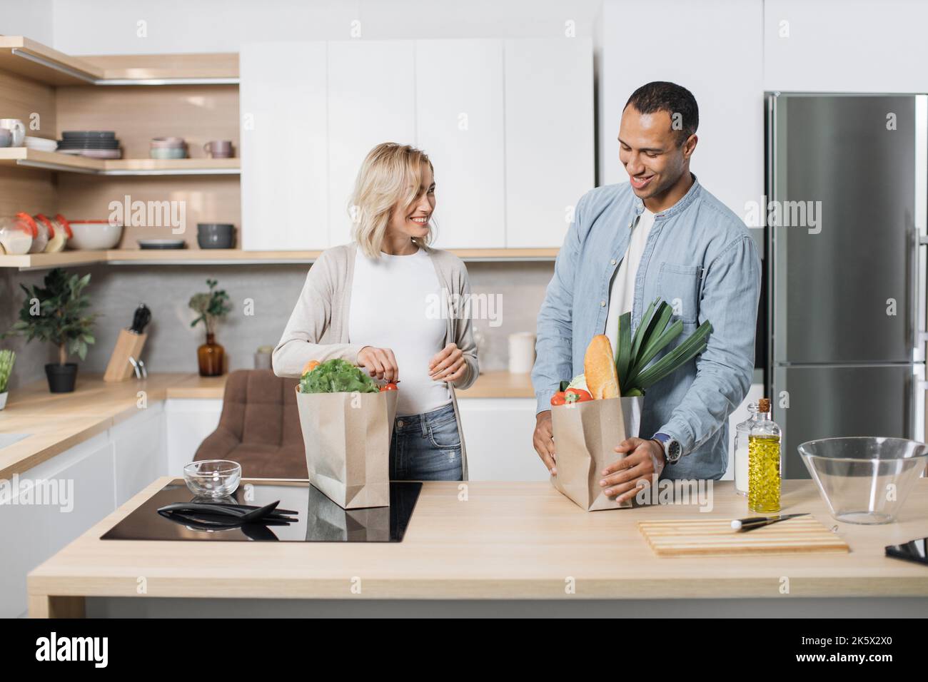 Family kitchen shopping bags hi-res stock photography and images - Alamy