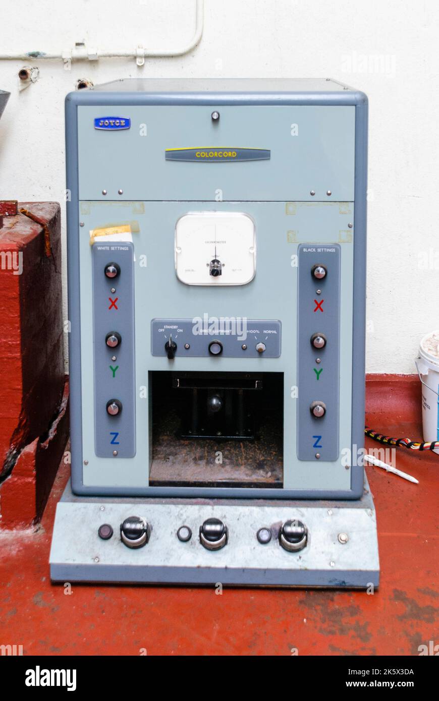 Joyce colour calorimeter, for accurately measuring the colour of ...