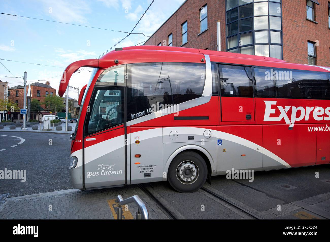 bus eireann expressway intercity coach pulling out of store street ...