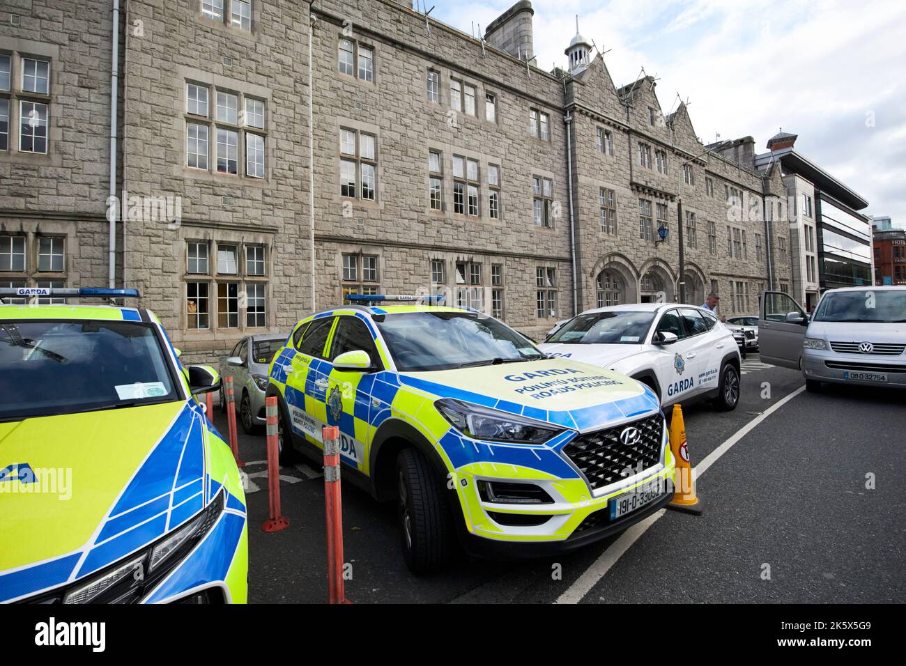 gardai police vehicles outside pearse street garda station dublin ...