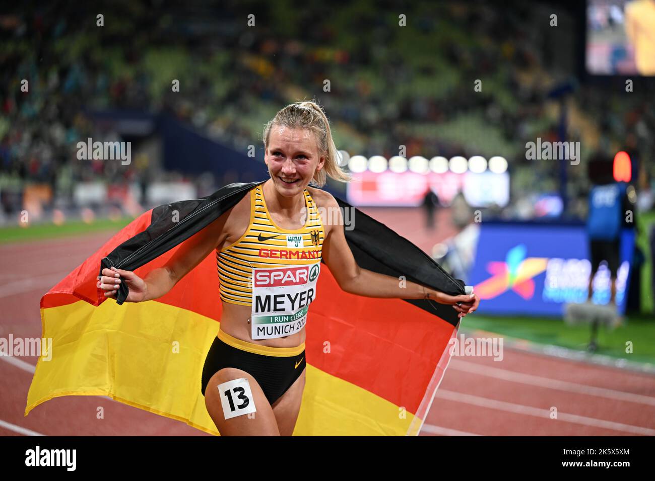 Lea Meyer with her country's flag of the 3000m steeplechase at the ...