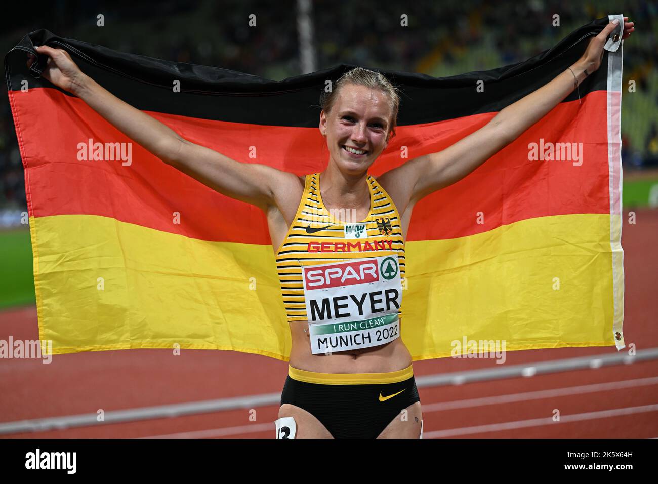 Lea Meyer with her country's flag of the 3000m steeplechase at the ...