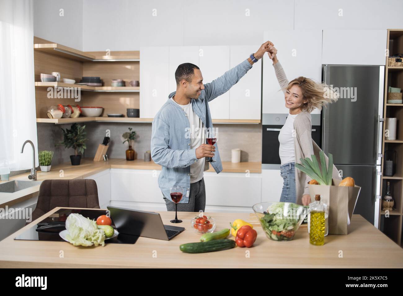 Indian couple dancing in the kitchen hi-res stock photography and ...