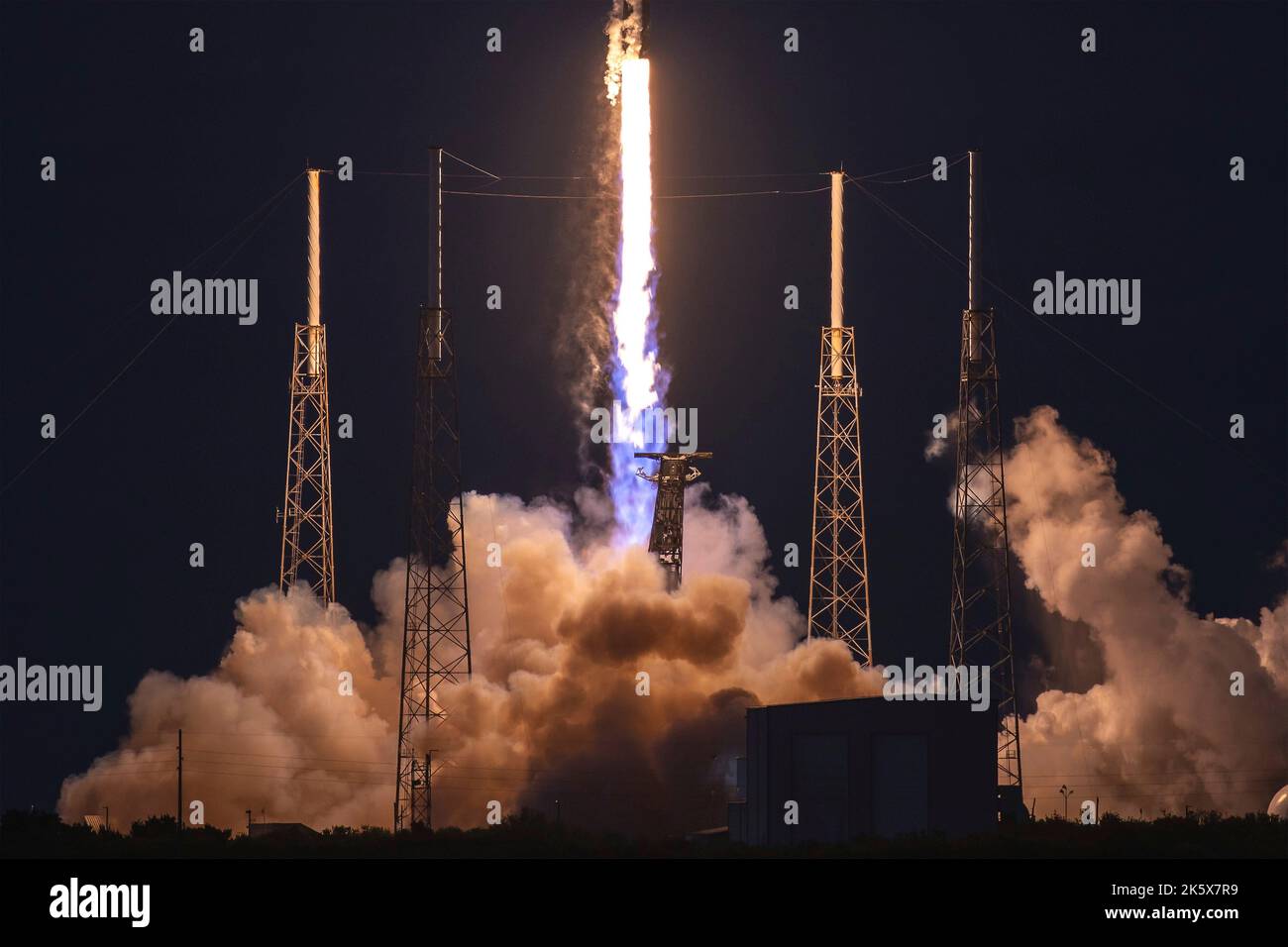 Merlin 1d engines hi-res stock photography and images - Alamy