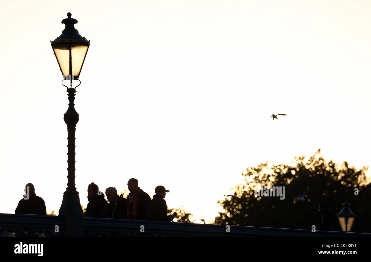 Nottingham, England, 10th October 2022. Fans walk across Trent Bridge ...