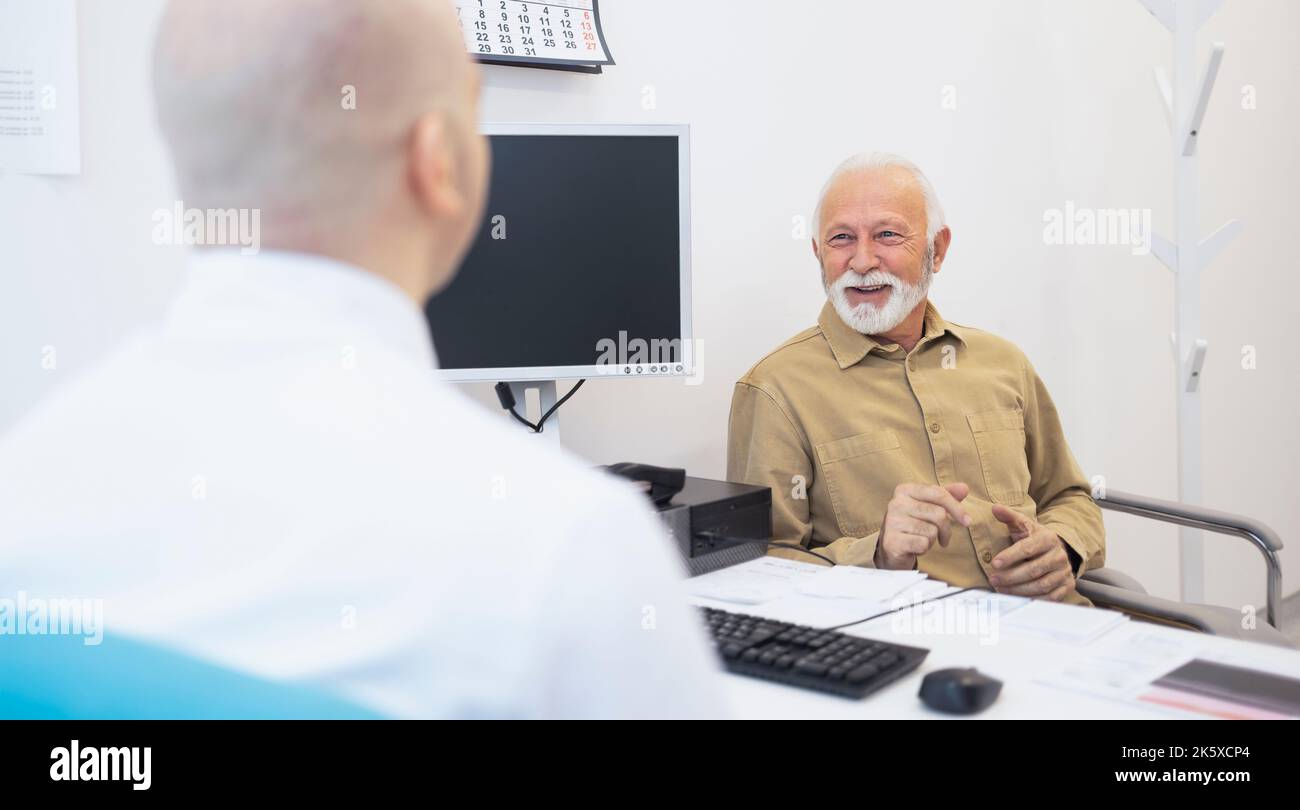 Doctor consulting room hi-res stock photography and images - Alamy