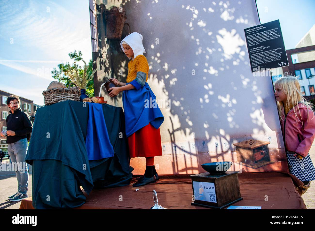 A girl is seen performing as a living statue during the World Living ...