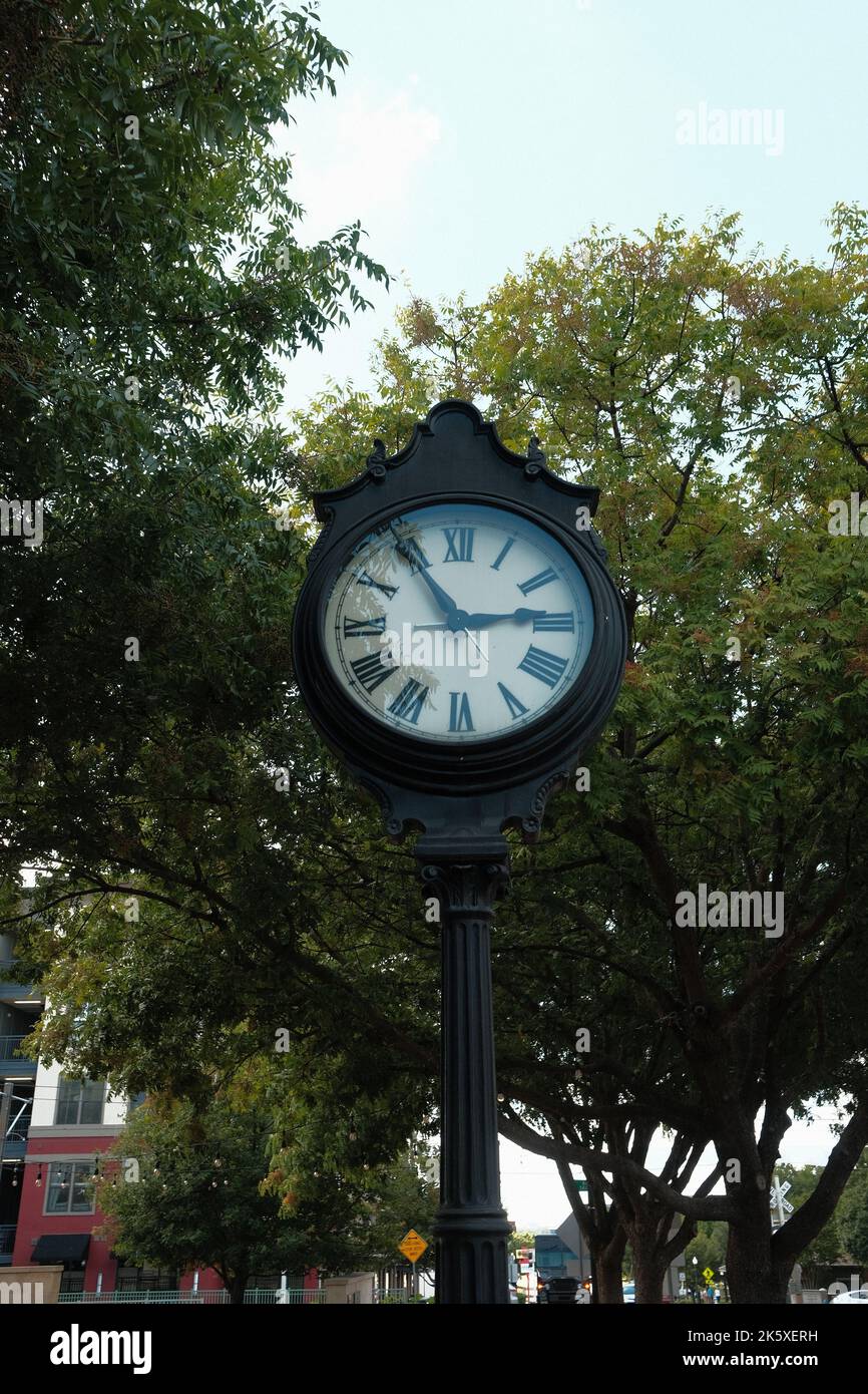 Old fashioned clock hi-res stock photography and images - Alamy