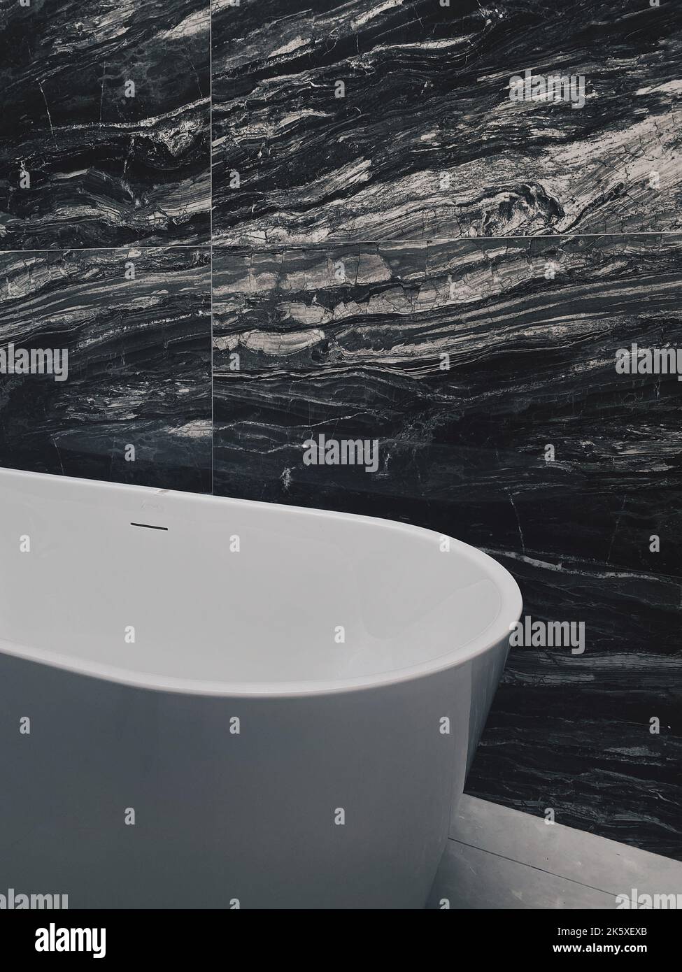 A vertical grayscale of a bathroom Stock Photo - Alamy