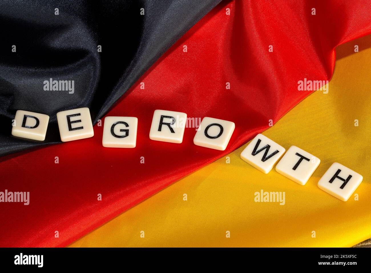 Symbolic image of degrowth: The growth-critical movement calls for a ...