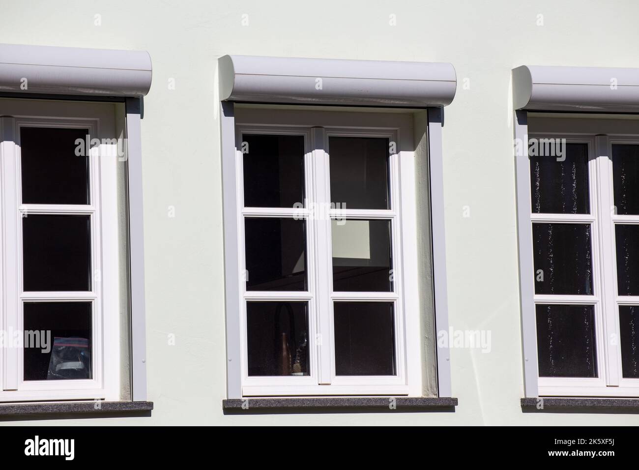 Front mounted shutter hi-res stock photography and images - Alamy