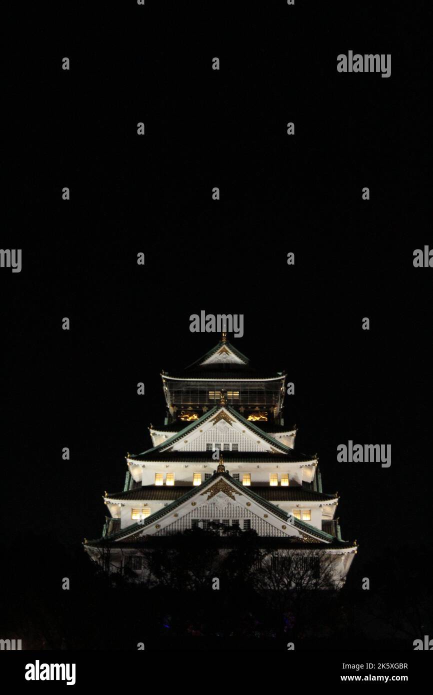 Rooftop japanese castle hi-res stock photography and images - Alamy