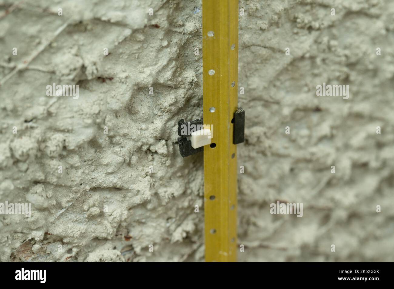 Metal guides for plaster of walls, installation of metal beacons on a ...