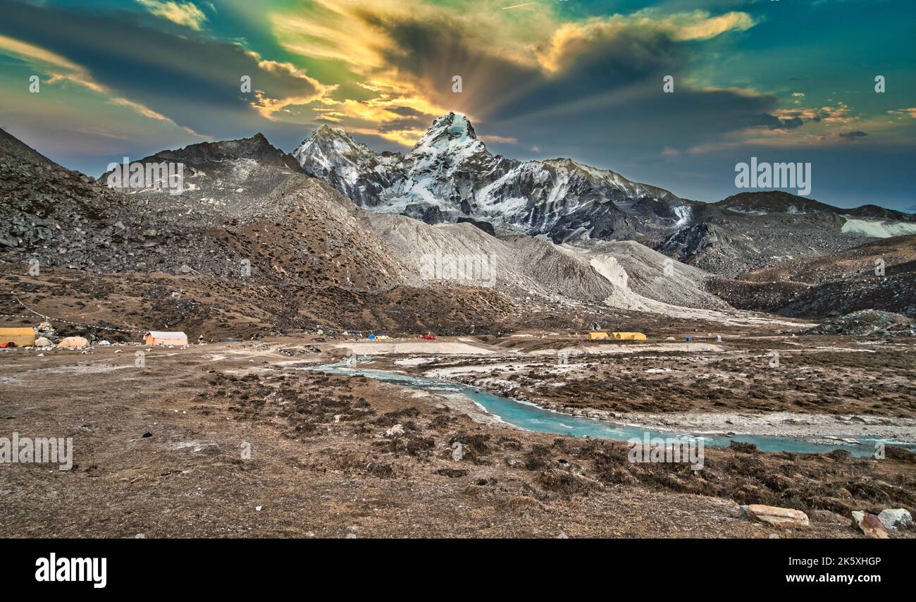 Everest Base Camp Trek route. Stunning and awe inspiring peak of Ama ...