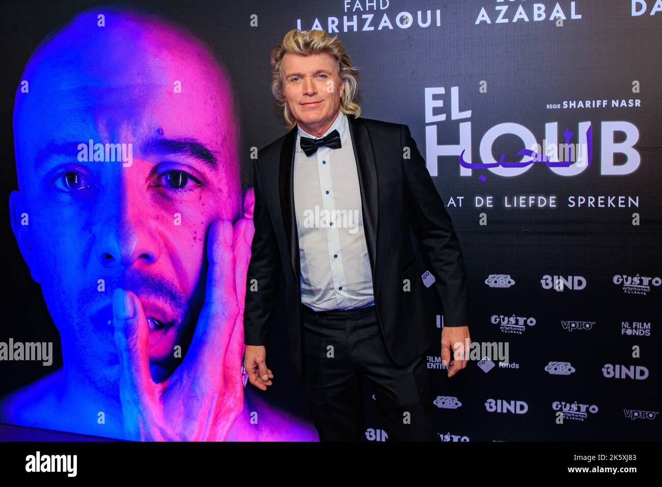 2022-10-10 20:06:50 AMSTERDAM - Hans Klok on the red carpet prior to ...