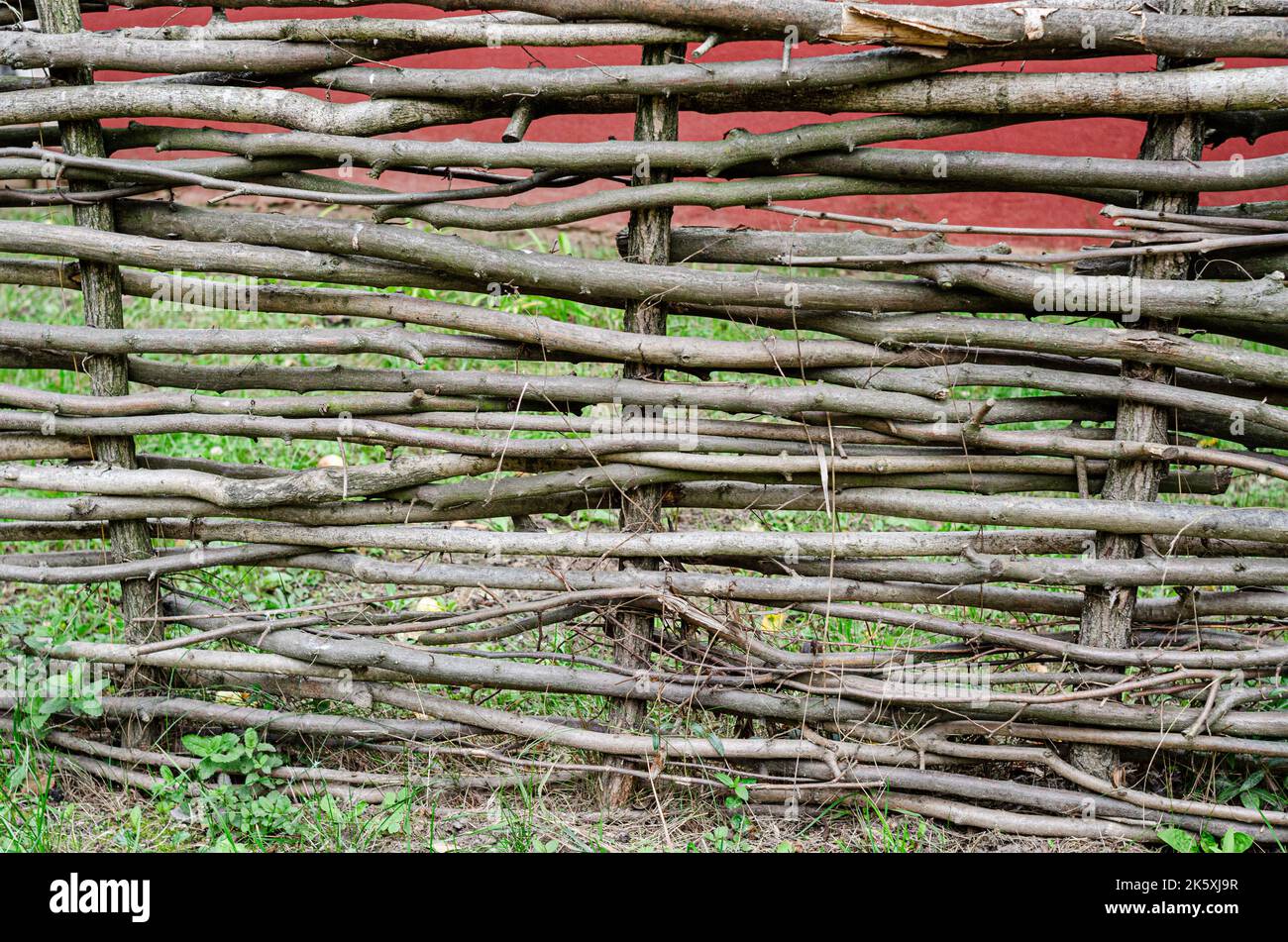 Diy wattle fence hi-res stock photography and images - Alamy