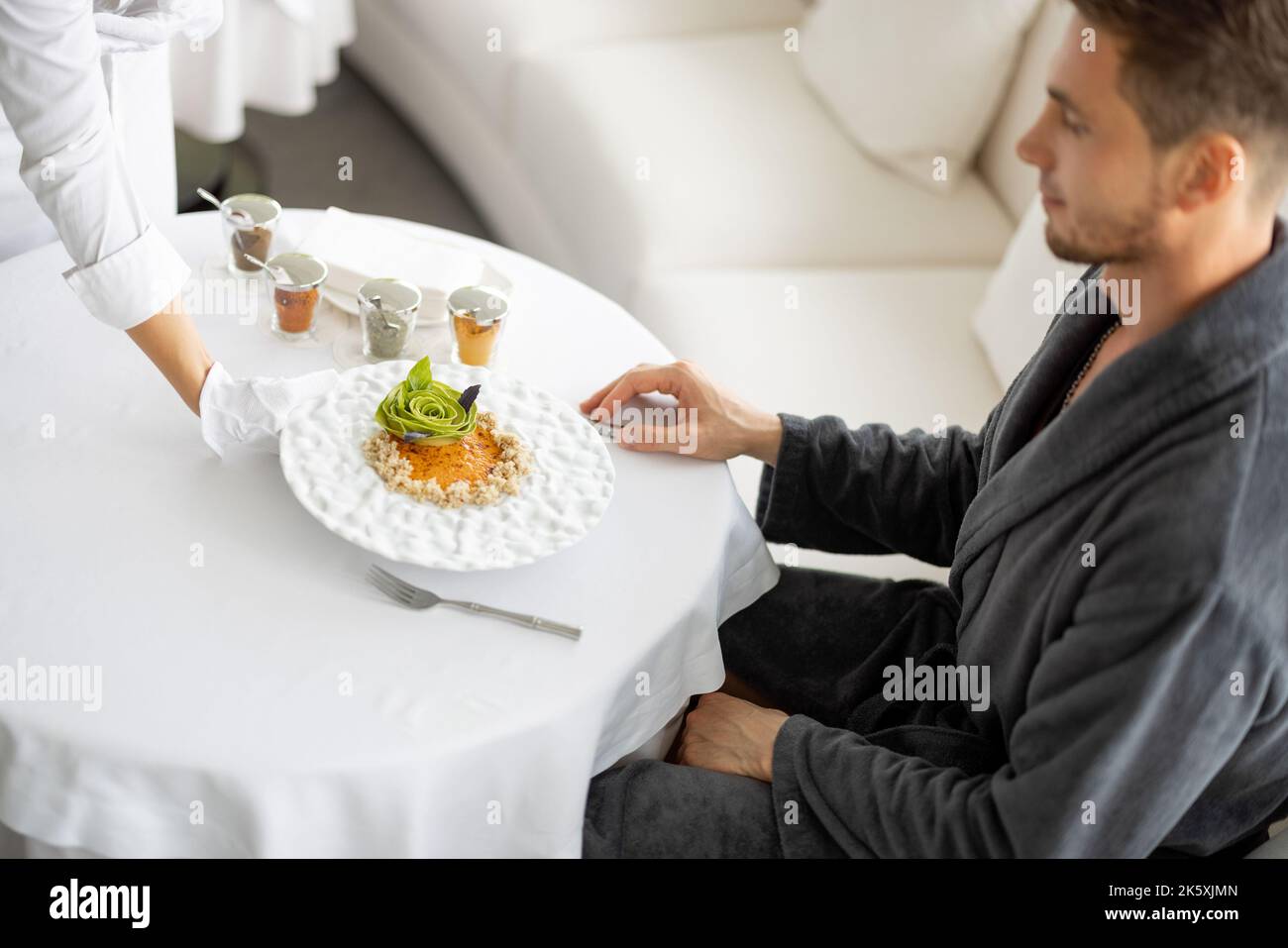 Restaurant luxury chef hi-res stock photography and images - Alamy