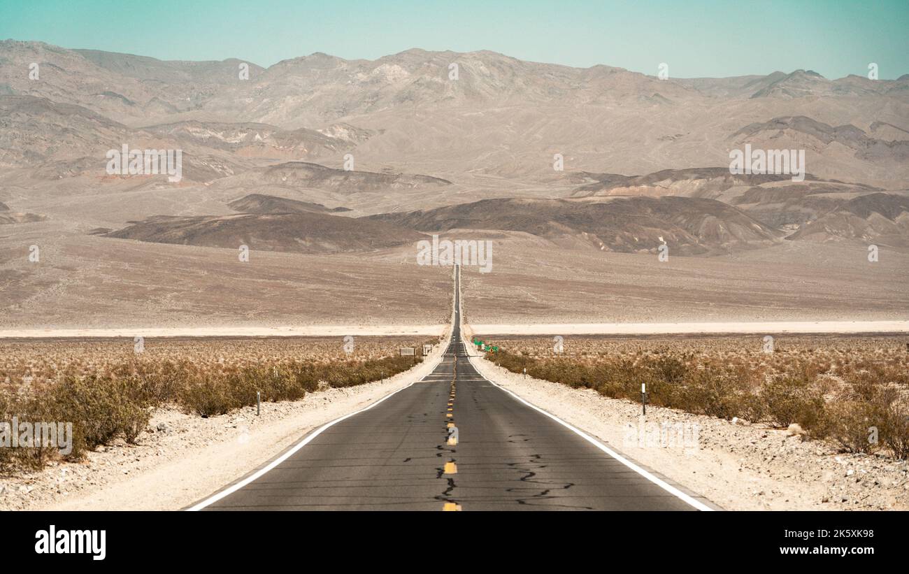 Empty countryside road landscape hi-res stock photography and images ...