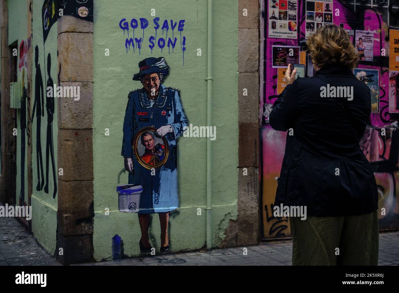 Barcelona, Spain. 10th Oct, 2022. A commuter takes a photo of a ...