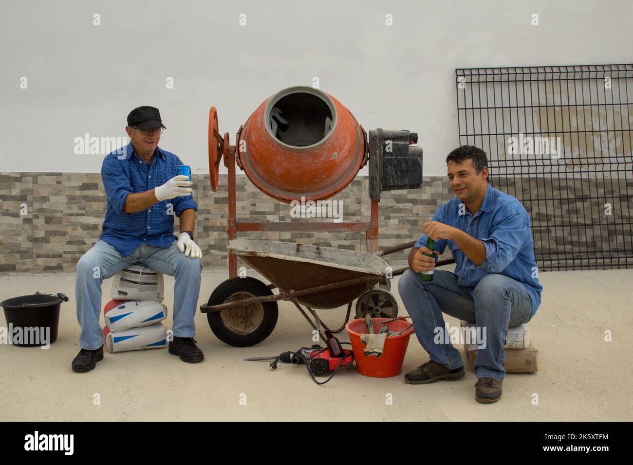 Construction worker relaxation hi-res stock photography and images - Alamy