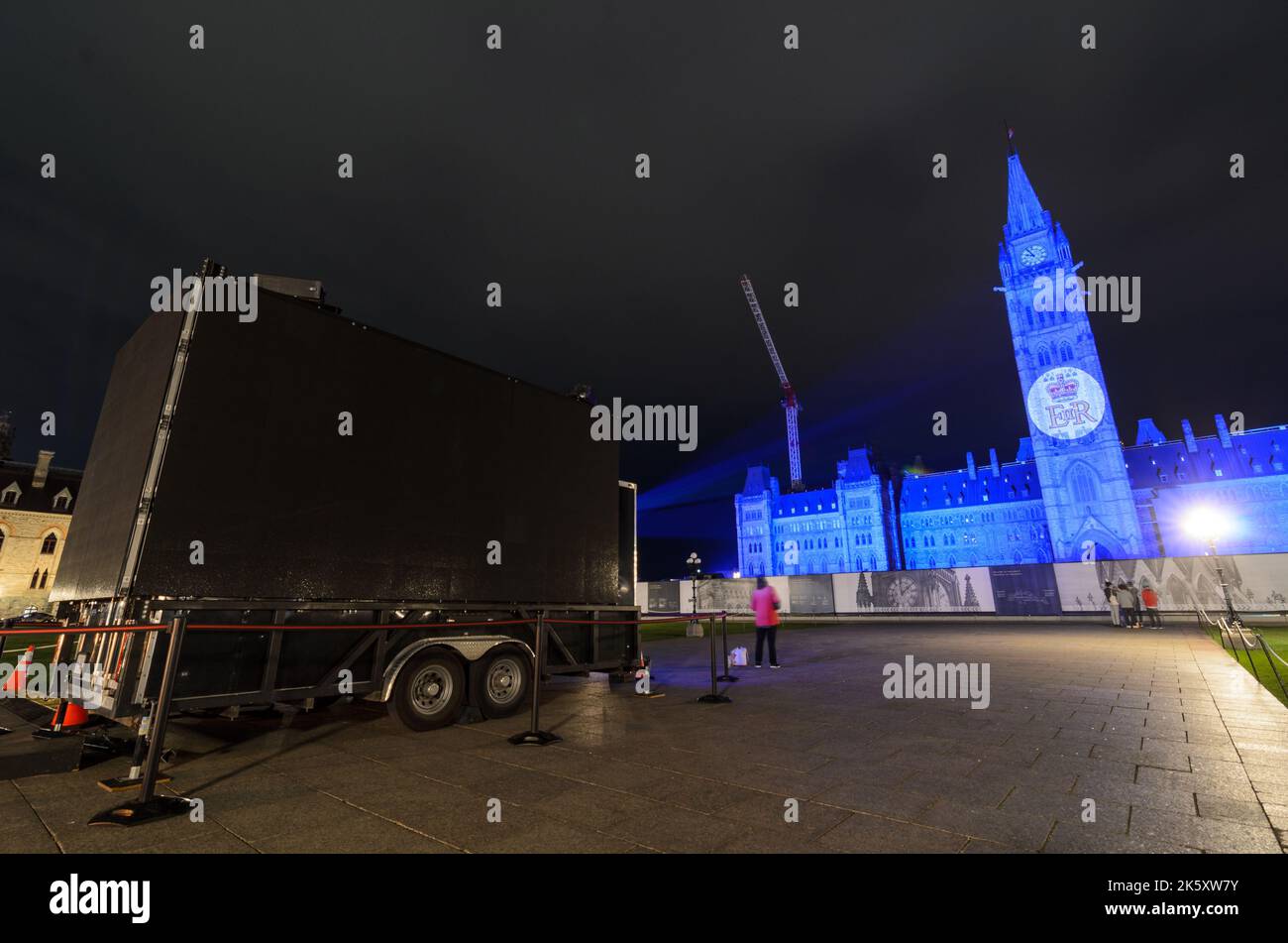 The Canadian Parliament Building in Ottawa lit up in purple in tribute ...