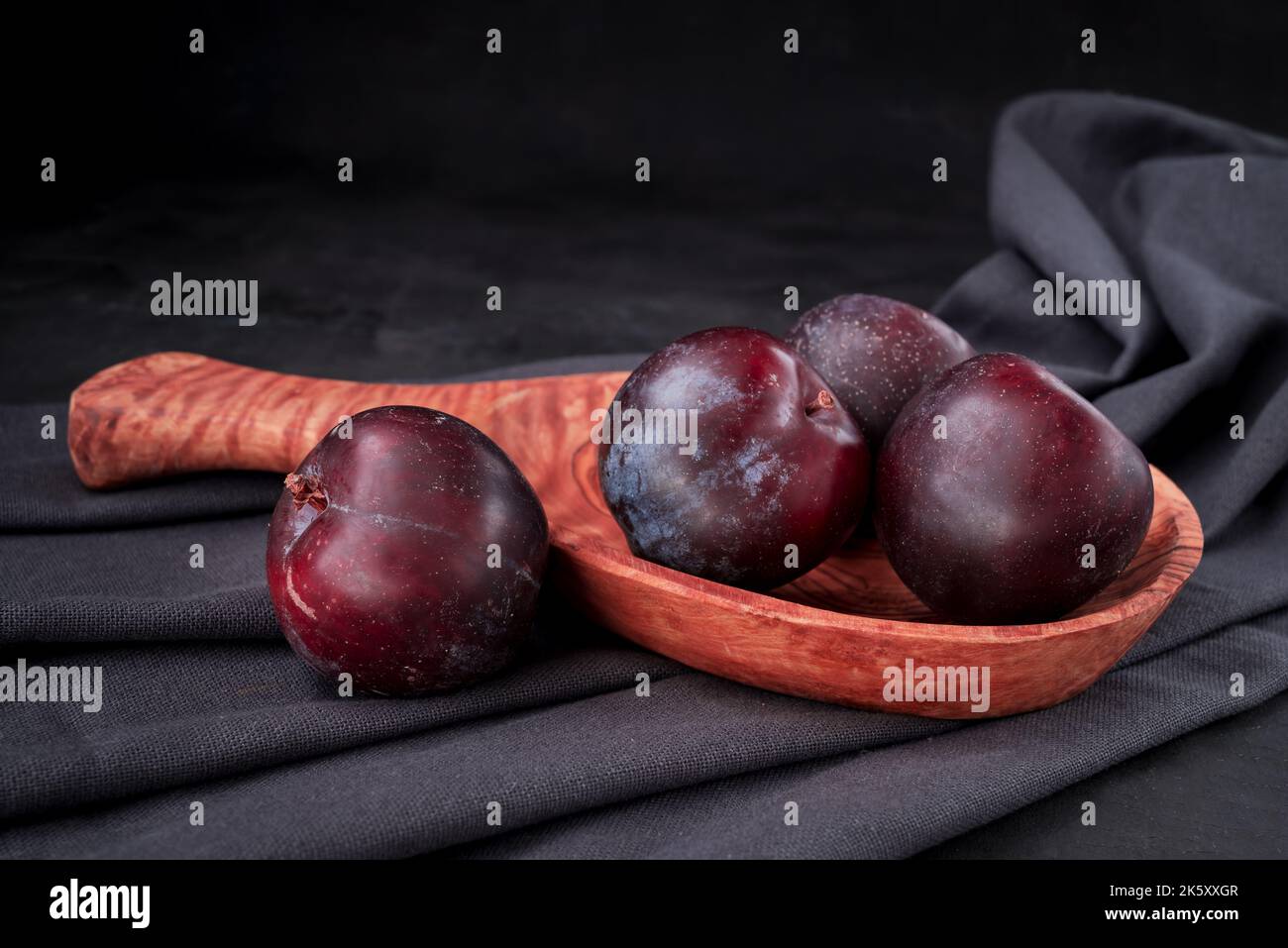 Dark purple plum hi-res stock photography and images - Alamy