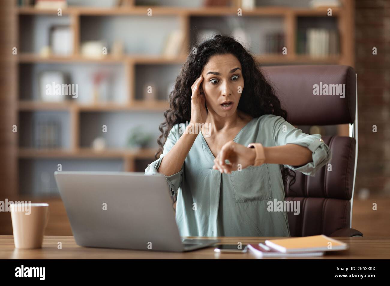 Stressed young businesswoman hi-res stock photography and images - Alamy