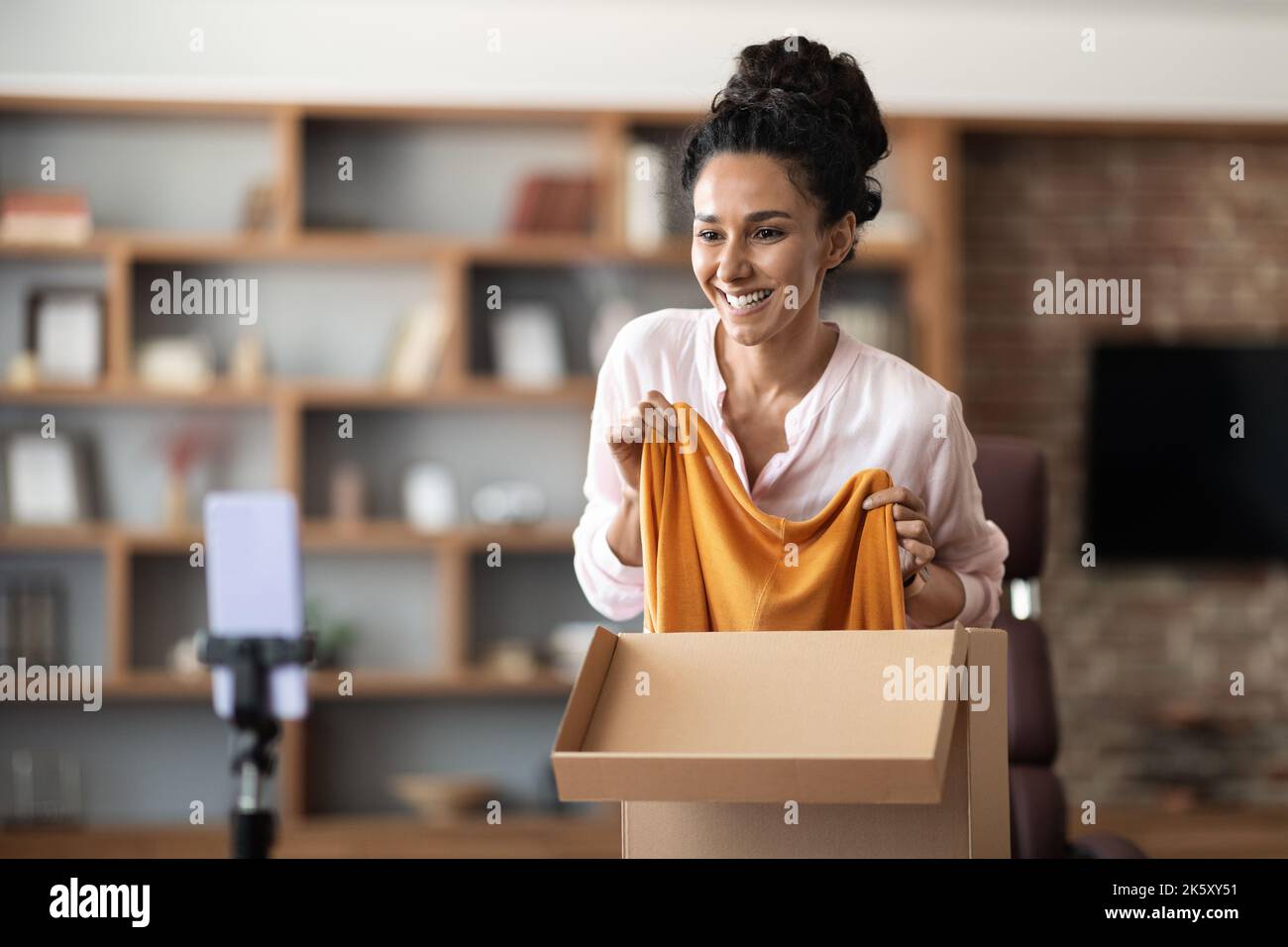 Unpacking delivery hi-res stock photography and images - Alamy