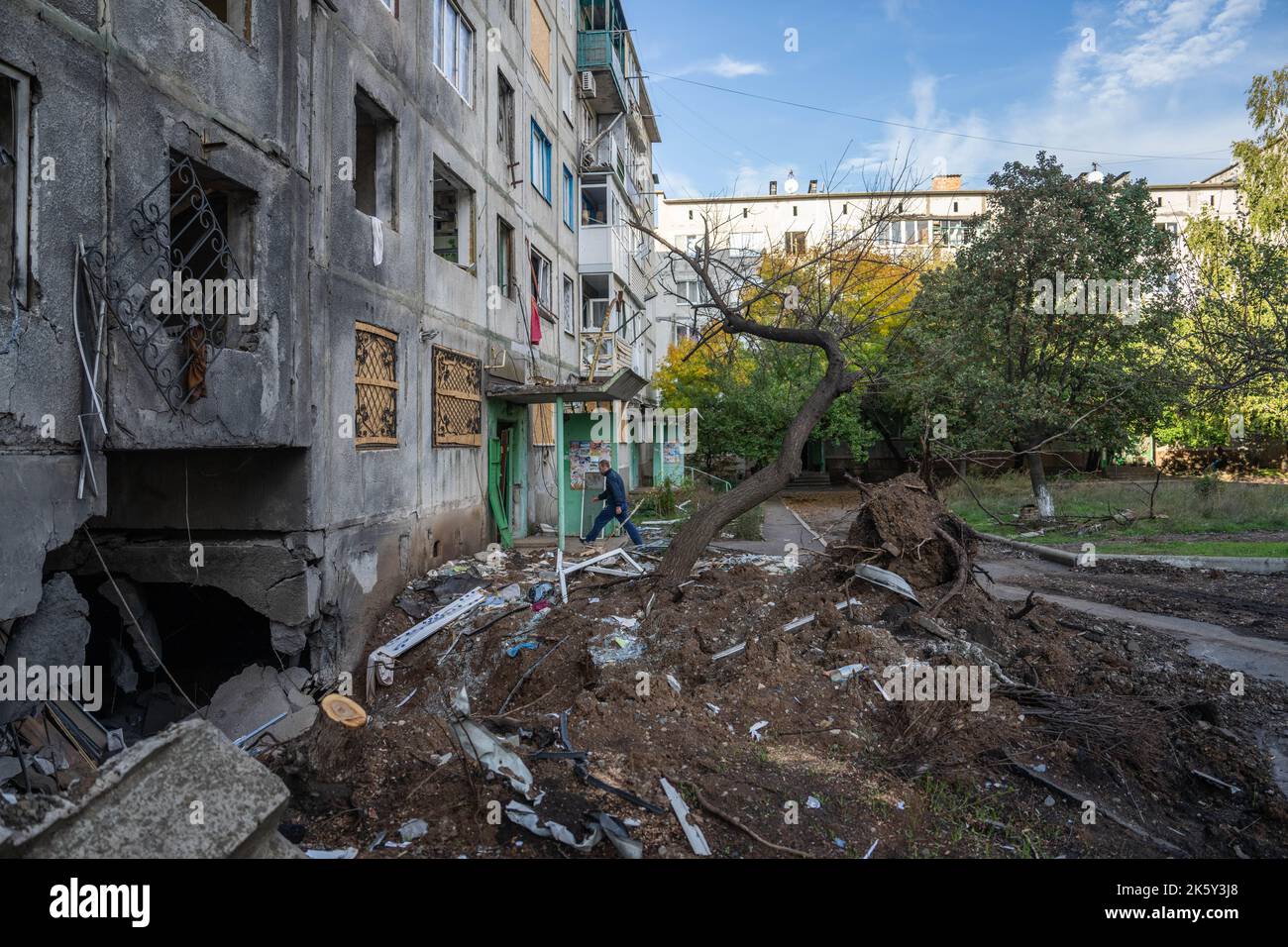 Bakhmut, Ukraine. 04th Oct, 2022. A man walks into an apartment ...