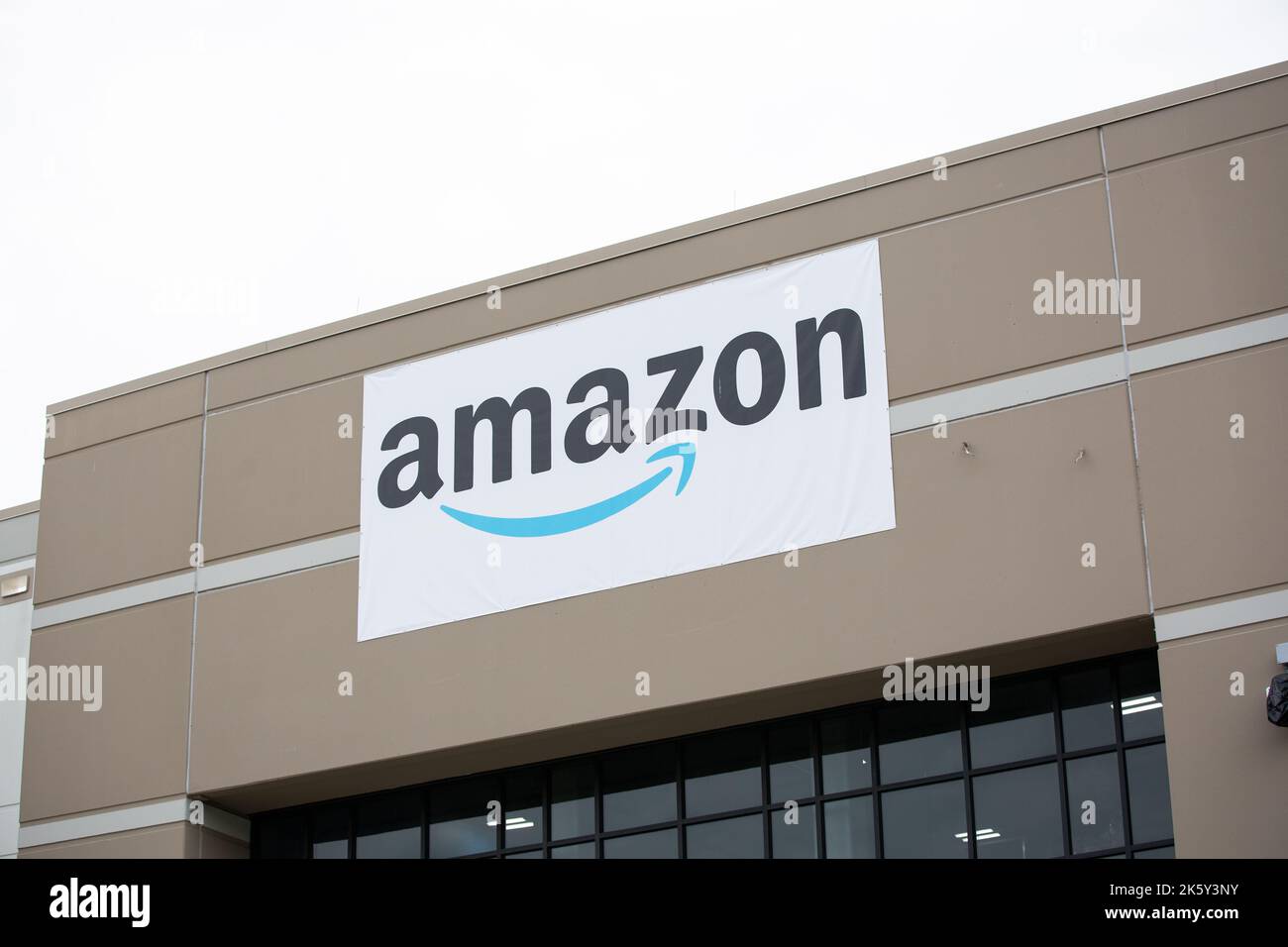 Schodack, New York, USA. 10 October, 2022. Amazon Labor Union members ...